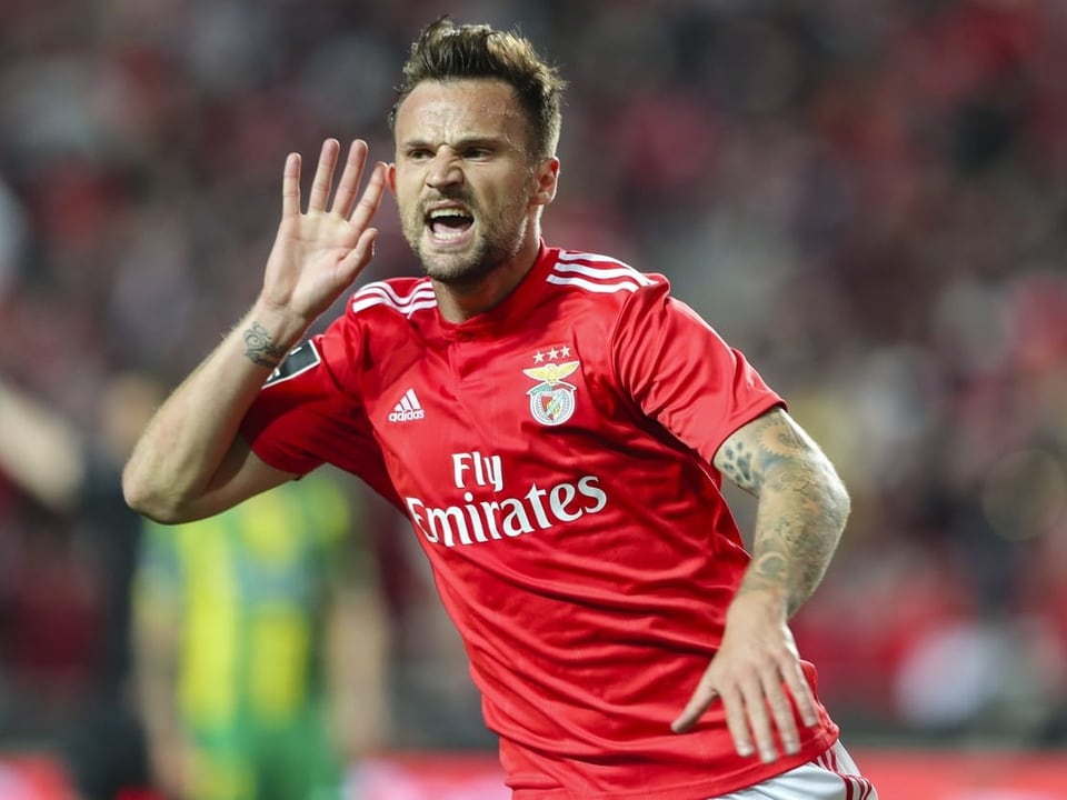 Schon wieder zwei Treffer - Seferovic macht Jagd auf Messi - Sport - SRF