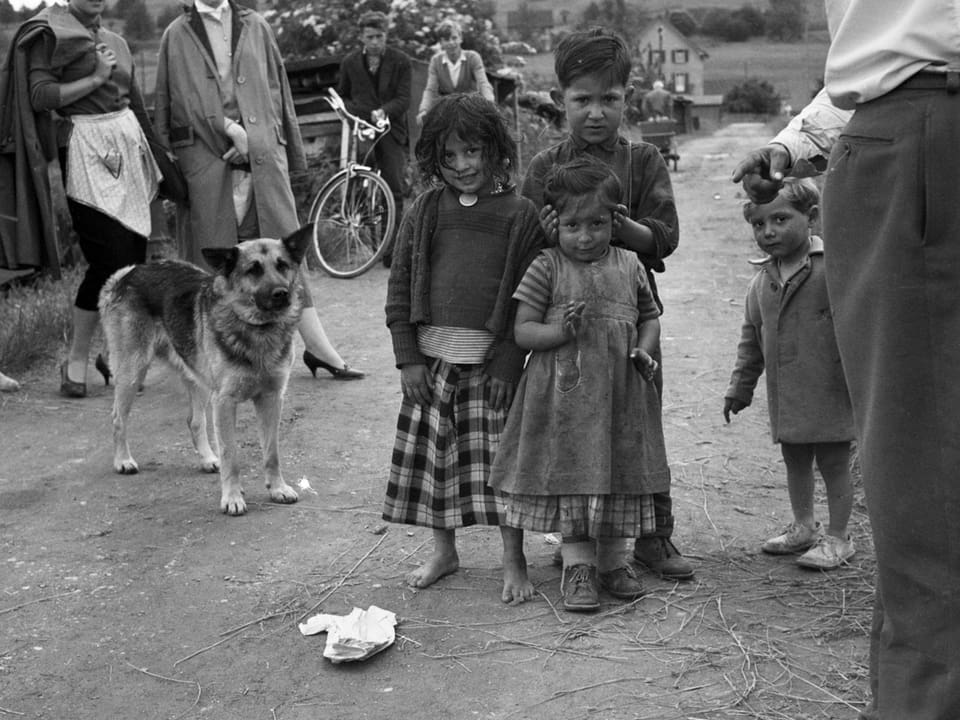 Hat die Schweiz an Jenischen einen Völkermord begangen? - News - SRF