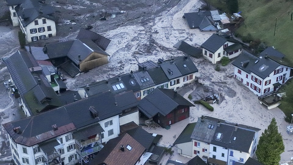 Erdrutsch im Kanton Glarus - 20 Evakuierte aus Schwanden dürfen in ihre Häuser zurück - News - SRF