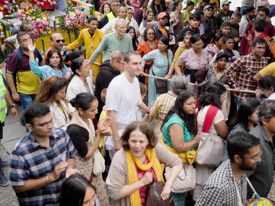 Hare-Krishna-Mönch Damodar: Deshalb lebt der Schweizer im Tempel - News ...