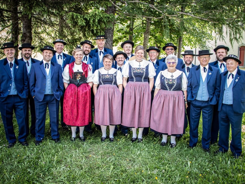 Eidgenössisches Jodlerfest Zug - Schweizer Tradition im modernen Zug – sogar «Expats» jodeln mit ...