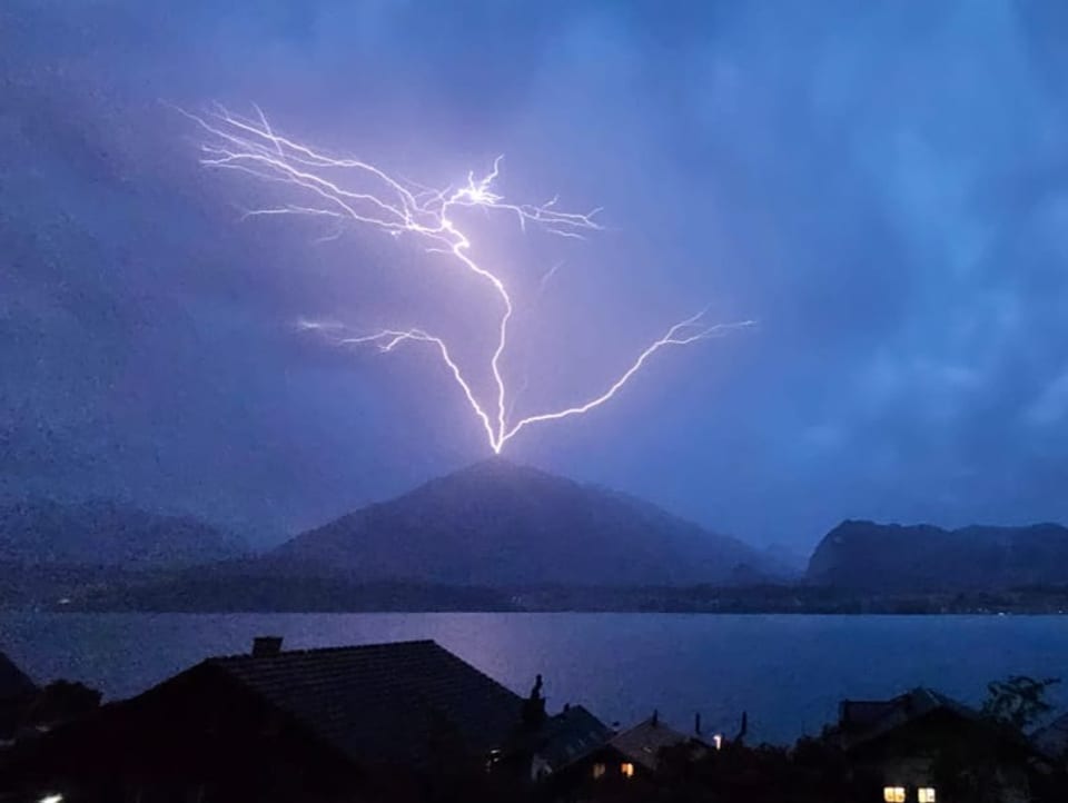 Gewitter in der Schweiz - Mehr als 90'000 Blitze in der Nacht - News - SRF