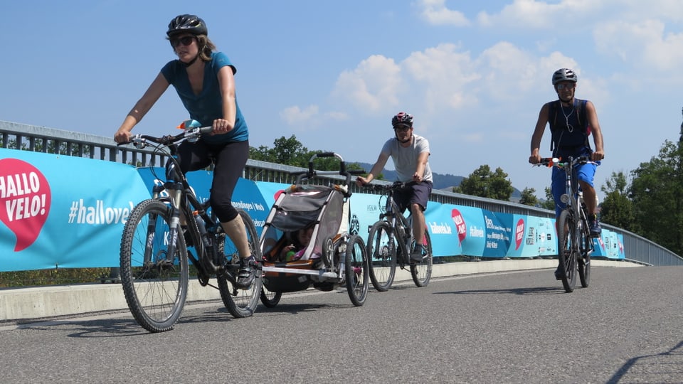 Berner Velofest - Velofahrer trotzen der Hitze - News - SRF