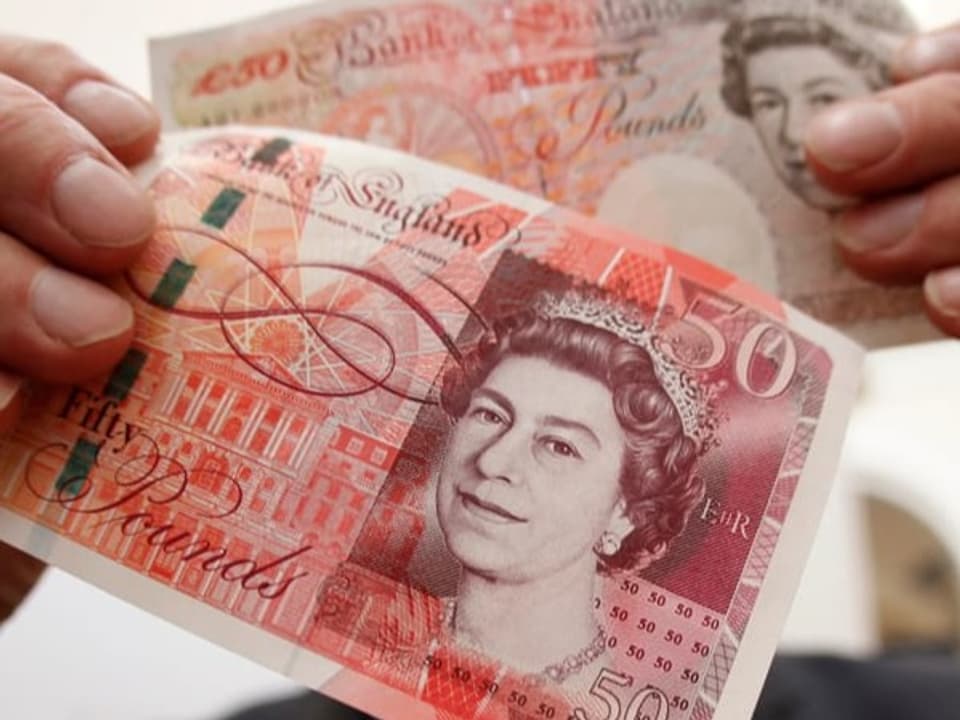 König auf englischen Banknoten - Das Antlitz Charles des III. ziert ...