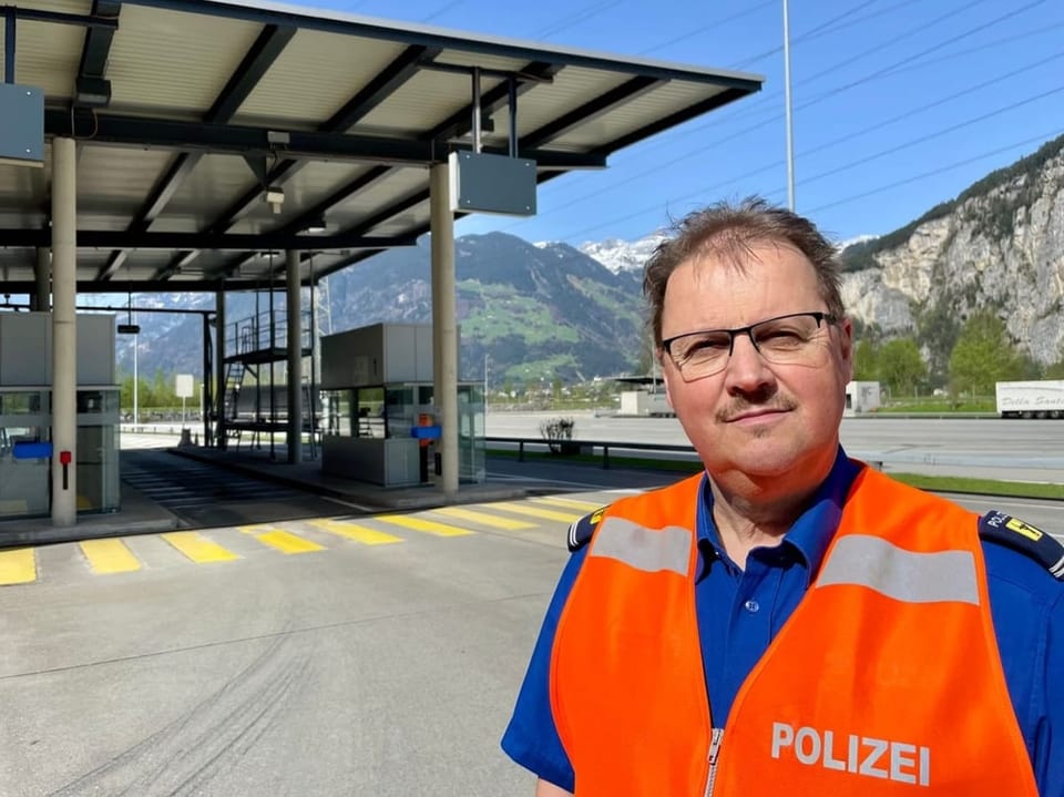 Erstfeld: Wenn der LKW an der Lastwagenkontrolle hängen bleibt - News - SRF