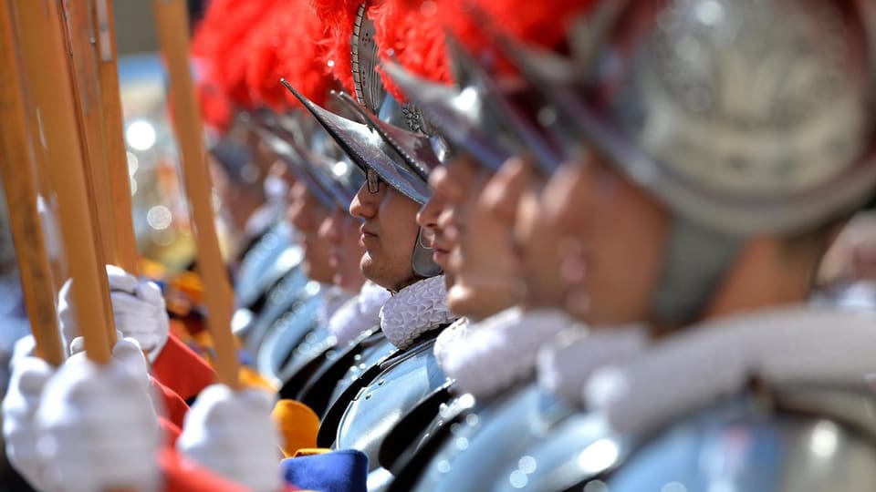 Panorama - Ein neuer «Vater» für die Schweizergardisten - News - SRF