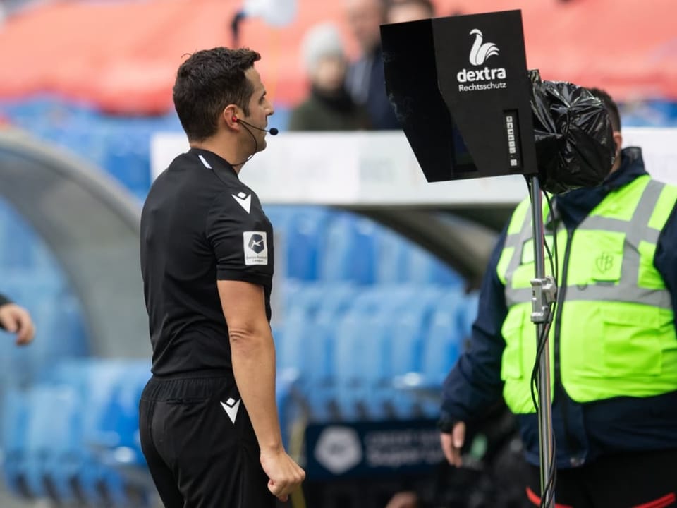 Schiri-Chef zu FCB-FCSG - Wermelinger: «Das Eingreifen des VAR war ...