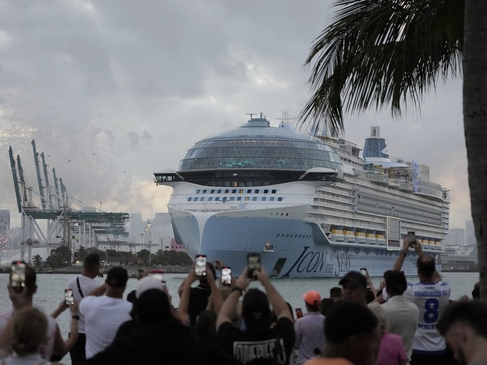 «Icon of the Seas» - Das grösste Kreuzfahrtschiff der Welt sticht in ...