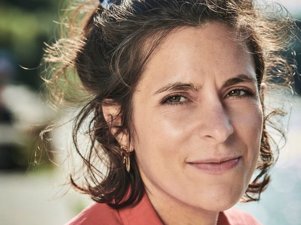 Rebecca Gislers Debütroman - Ihre seitenlangen Sätze schaffen eine ...