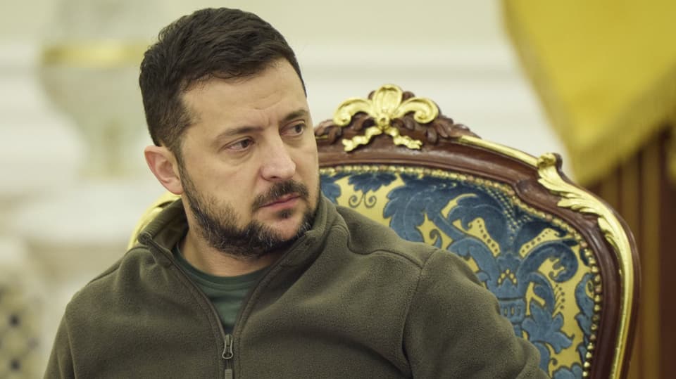 Kritik an Selenski - Schweizer Geheimdienst kritisiert Selenski - News ...