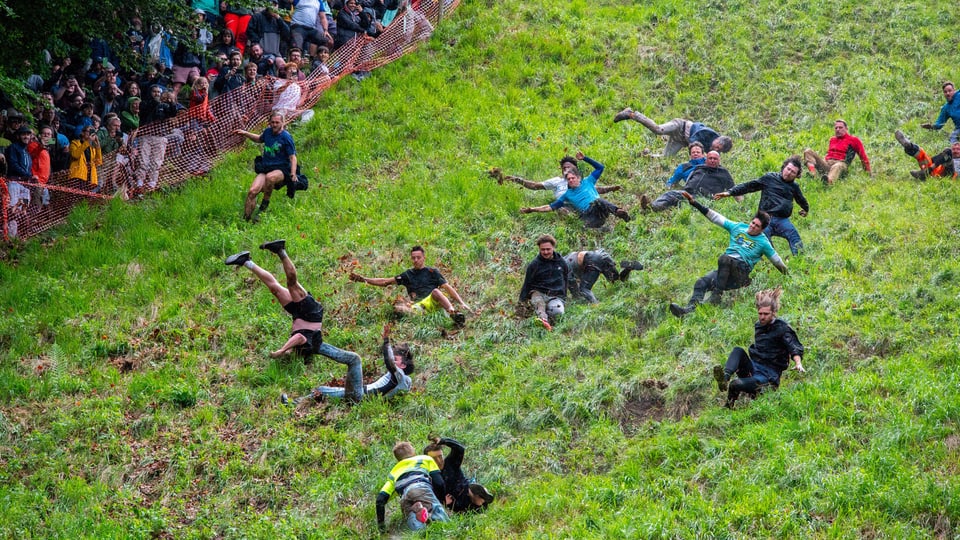 22-Jähriger Deutscher gewinnt im Käserollen in Gloucestershire - News - SRF