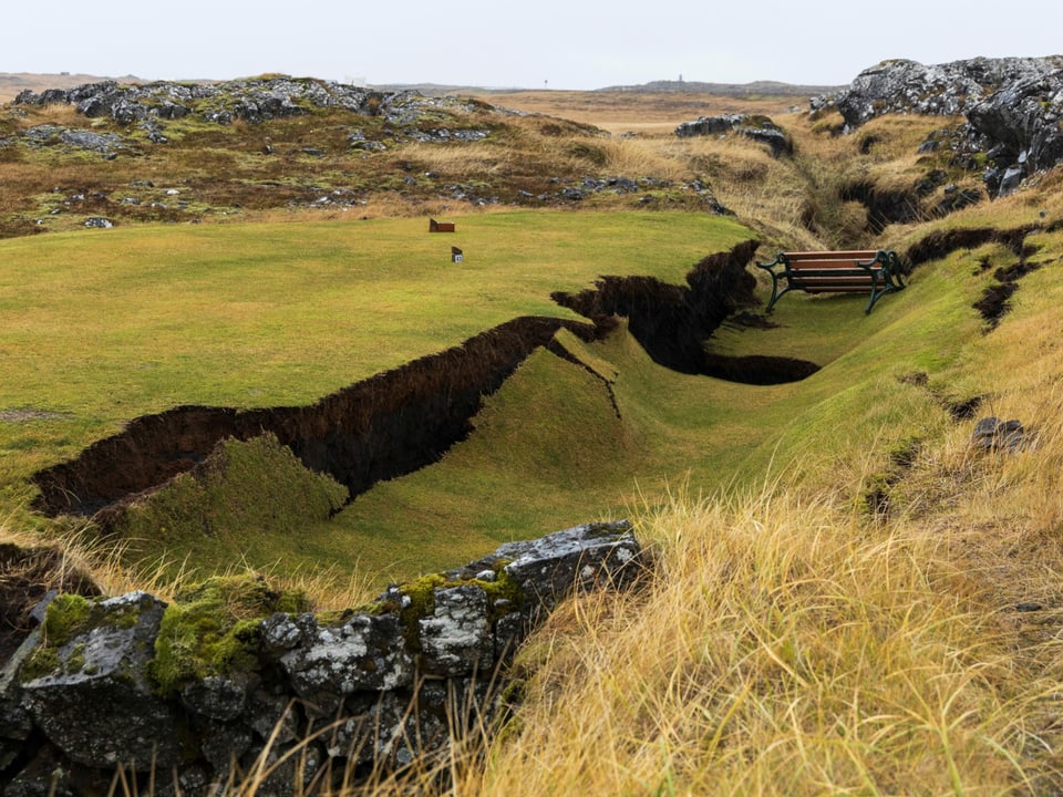 Magma-Kammern unverändert - Sorge vor Vulkanausbruch: Erneut Hunderte Erdbeben auf Island - News ...