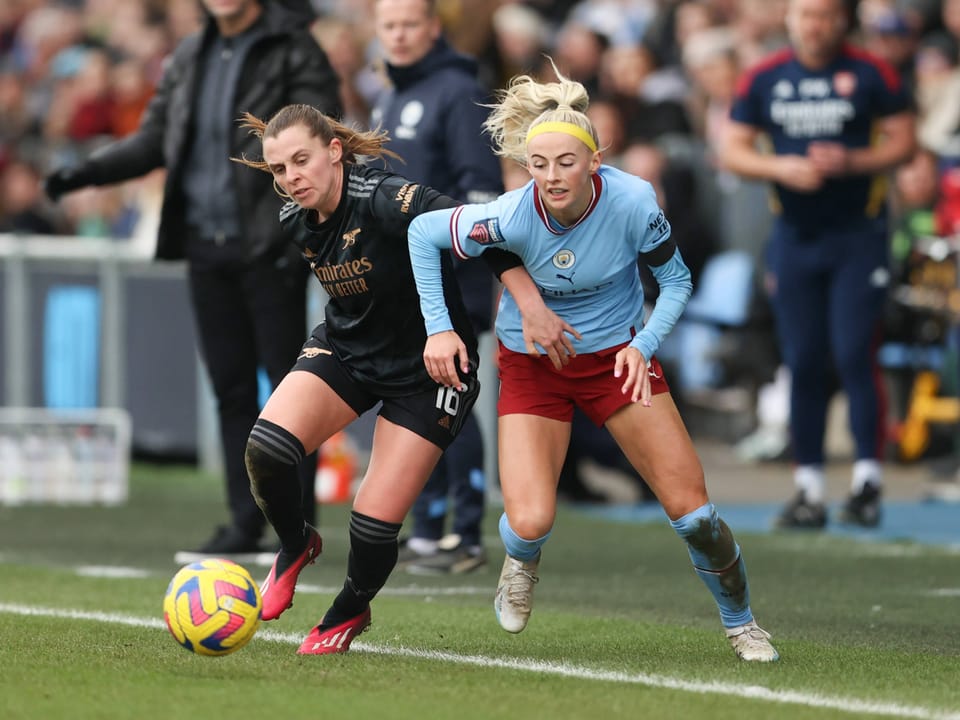 Fussball-Wochenende in Bildern - Vögel auf dem Feld und Narren auf der ...