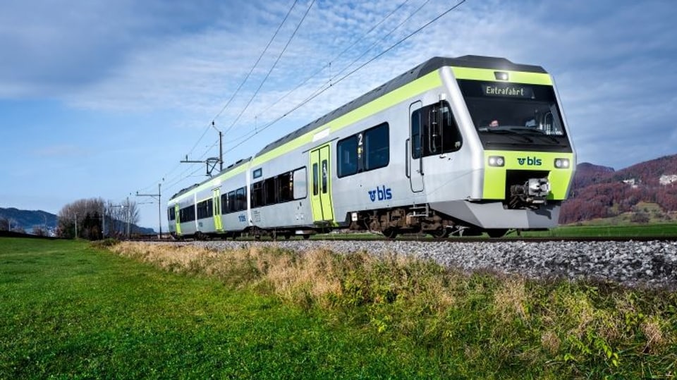 Bern Freiburg Wallis - Erster BLS-Zug in neuem Kleid - News - SRF