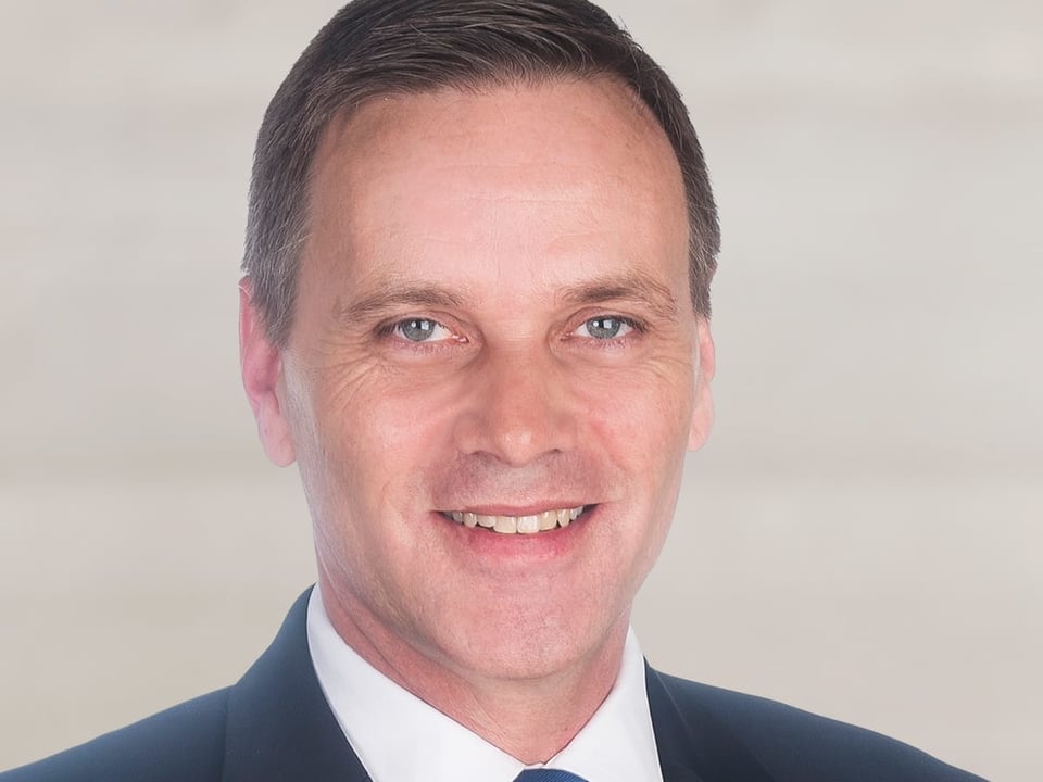 Ersatzwahl Regierungsrat - SVP-Kandidat Gallati gewinnt ersten Wahlgang ...
