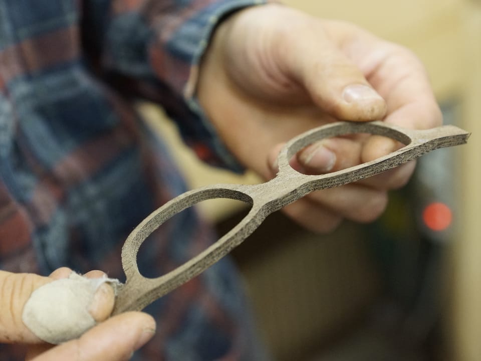 Dorfplatz - Filigran und einzigartig – Holzbrillen von Dominik Gasser ...