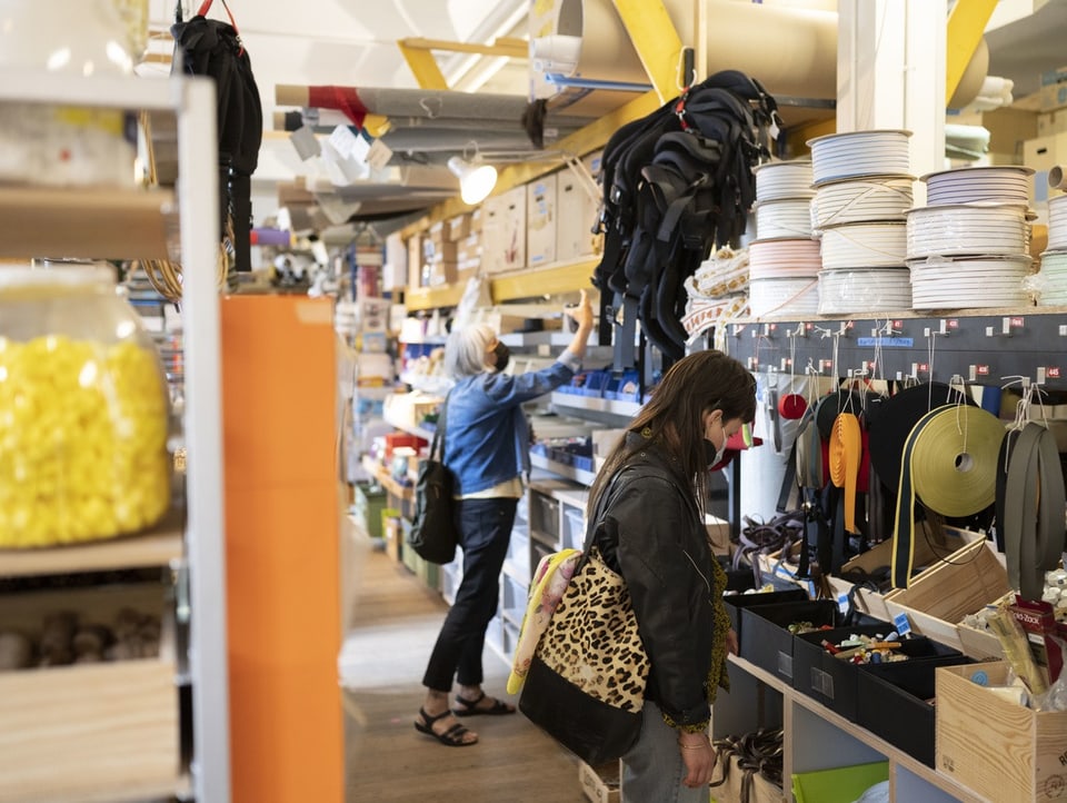 Zehn Jahre «Offcut» Basel - Der Materialmarkt für Macherinnen und Macher - Kultur - SRF