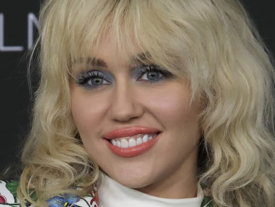 FAQ zum Superstar - Wer ist Miley Cyrus? Die Verwandlung zur Pop-Ikone ...