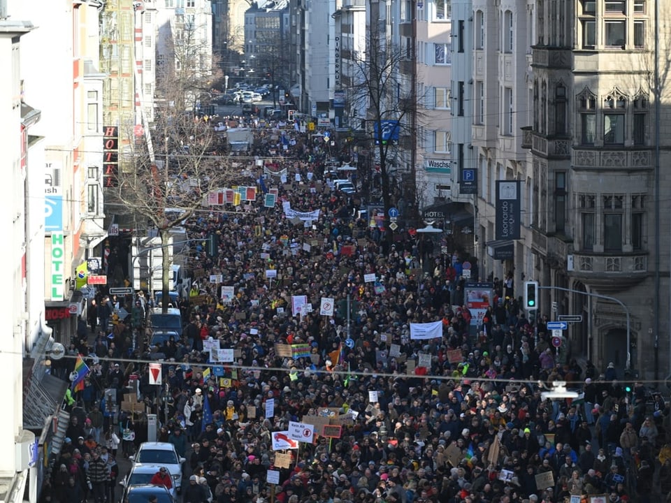 Deutschland auf der Strasse - Zehntausend Menschen demonstrieren erneut ...