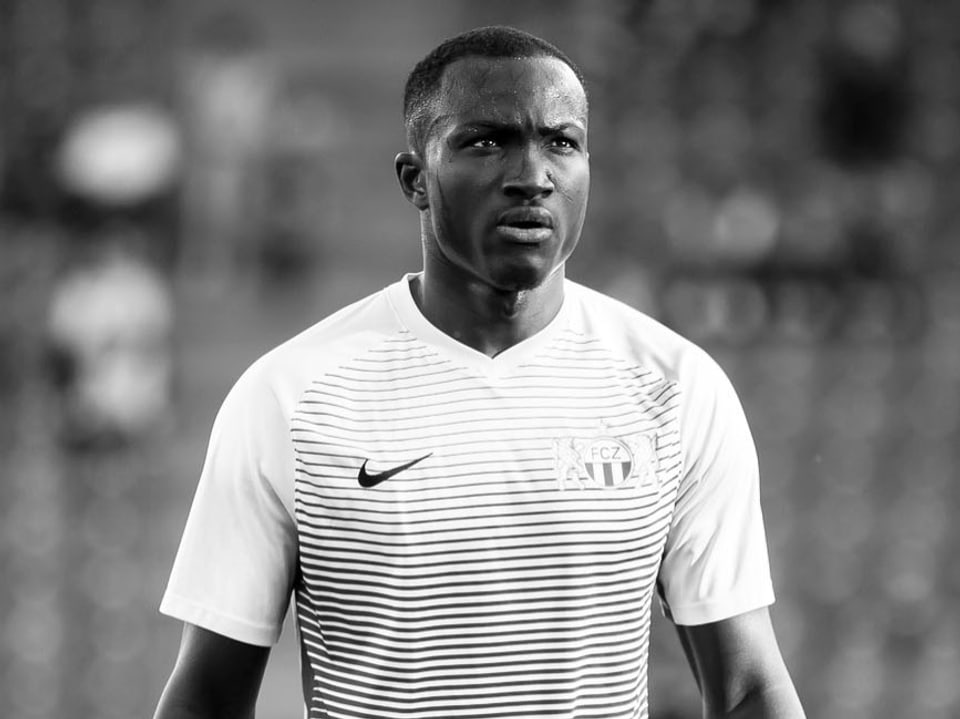 Auf Platz zusammengebrochen - Ex-FCZ-Profi Dwamena verstorben - Sport - SRF Auf Platz zusammengebrochen - Ex-FCZ-Profi Dwamena verstorben - Sport - SRF