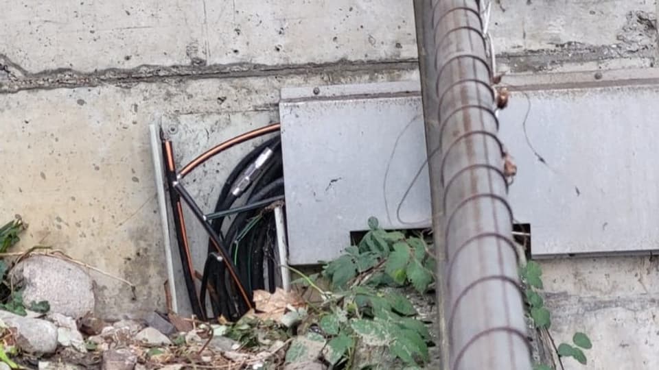 Haushalte ohne Internet - Erneute Sabotage: Glasfaserkabel wieder ...