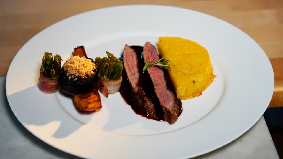«Landfrauenküche» Rezepte 2023 - Agnes «Rinds Flank Steak mit Randen ...