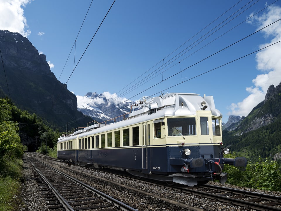Bern Freiburg Wallis - Der legendäre «Blaue Pfeil» ist wieder unterwegs ...