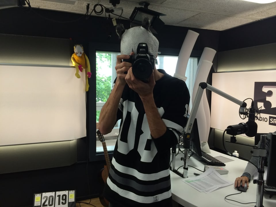 Musik - Rapper Cro: «Ohne Maske fühle ich mich echt nackt» - Radio SRF ...