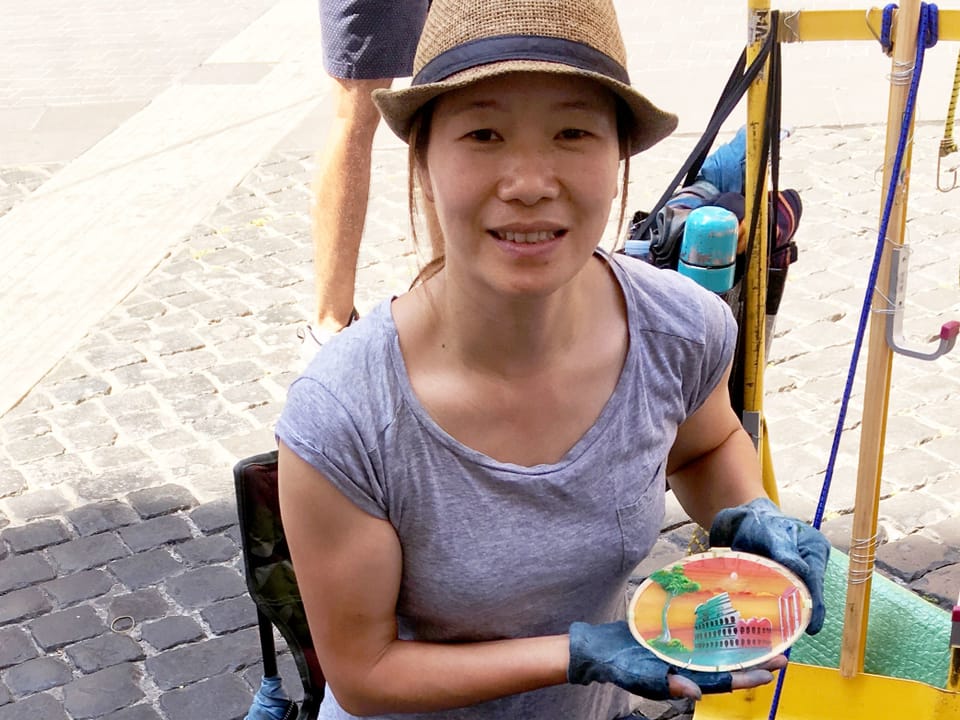 Rom Souvenir - Das Kolosseum steht in der chinesischen Landschaft ...