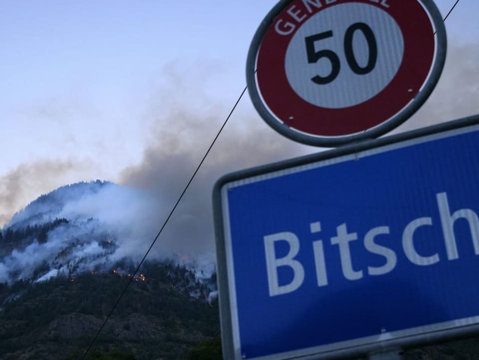 Feuer im Oberwallis - Waldbrand in Bitsch VS weiterhin nicht unter ...