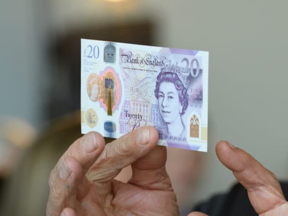 König auf englischen Banknoten - Das Antlitz Charles des III. ziert ...