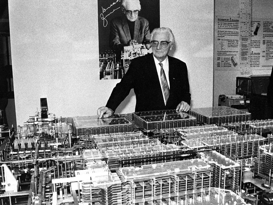 Gesellschaft & Religion - Kiste mit Köpfchen: Der erste Computer der ...