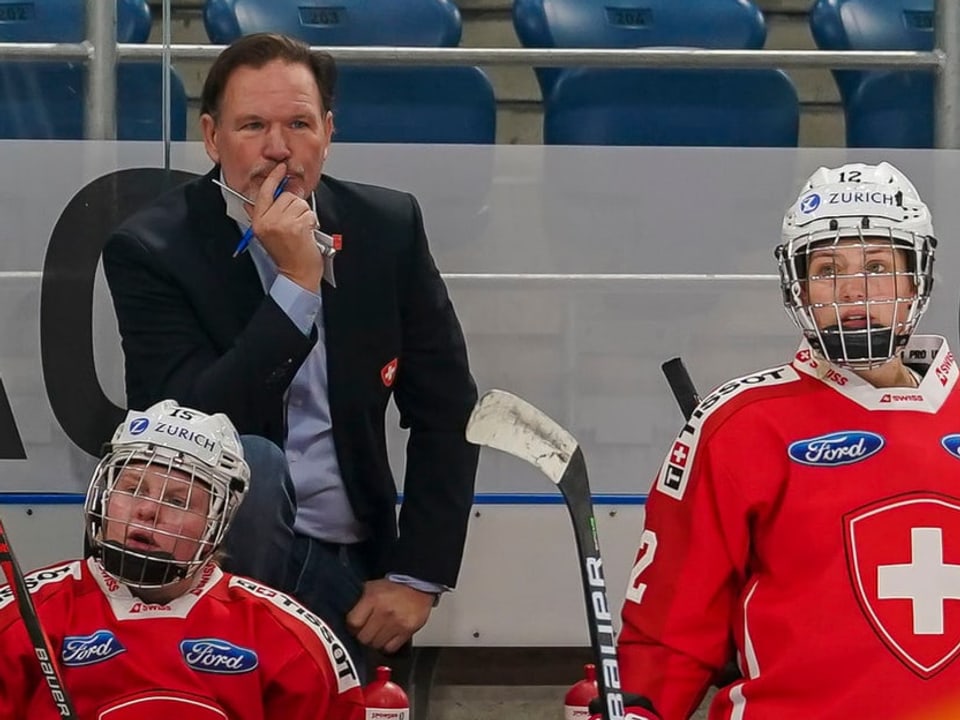 News aus dem Eishockey - Schweden für die Frauen-Nati eine Nummer zu ...