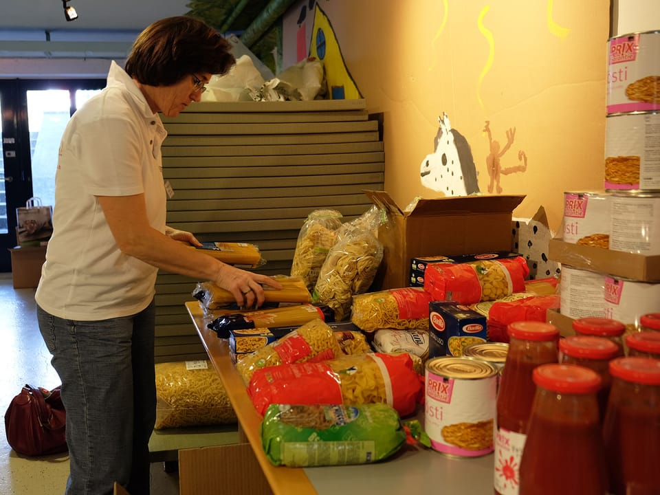 Radio SRF 1 - Elfie Ehrat: Reportage aus dem Verteilzentrum in ...