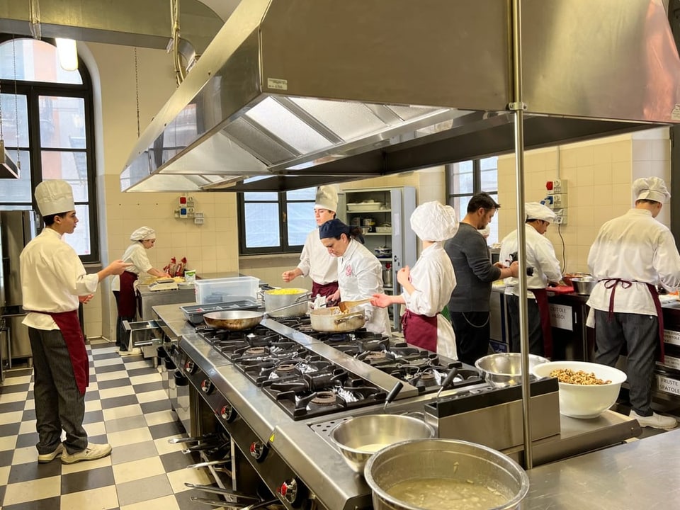 Rumantsch weltweit - Rätoromanisch lernen in New York, Capuns kochen in ...