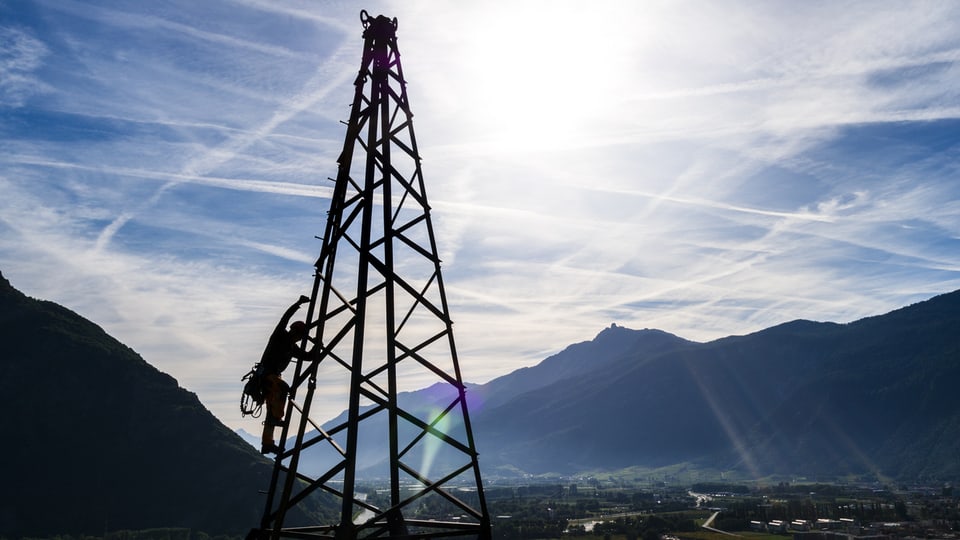 Nationales Hochspannungsnetz - Swissgrid-Hauptsitz in Aarau nach drei ...