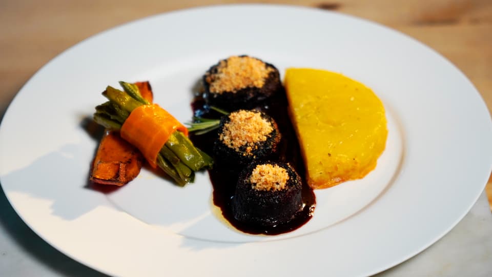 «Landfrauenküche» Rezepte 2023 - Agnes «Rinds Flank Steak mit Randen ...