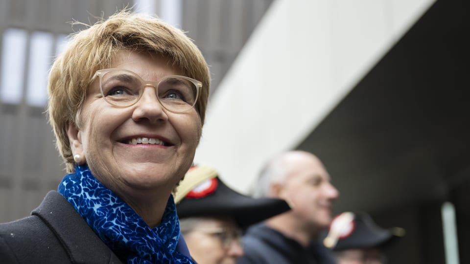 Gewählte Bundespräsidentin - Ausgelassene Stimmung: Viola Amherd feiert ...