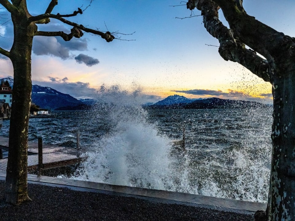 Weatherwatch - Kräftiger Wind, viel Regen, grosse Lawinengefahr in den ... Weatherwatch - Kräftiger Wind, viel Regen, grosse Lawinengefahr in den ...