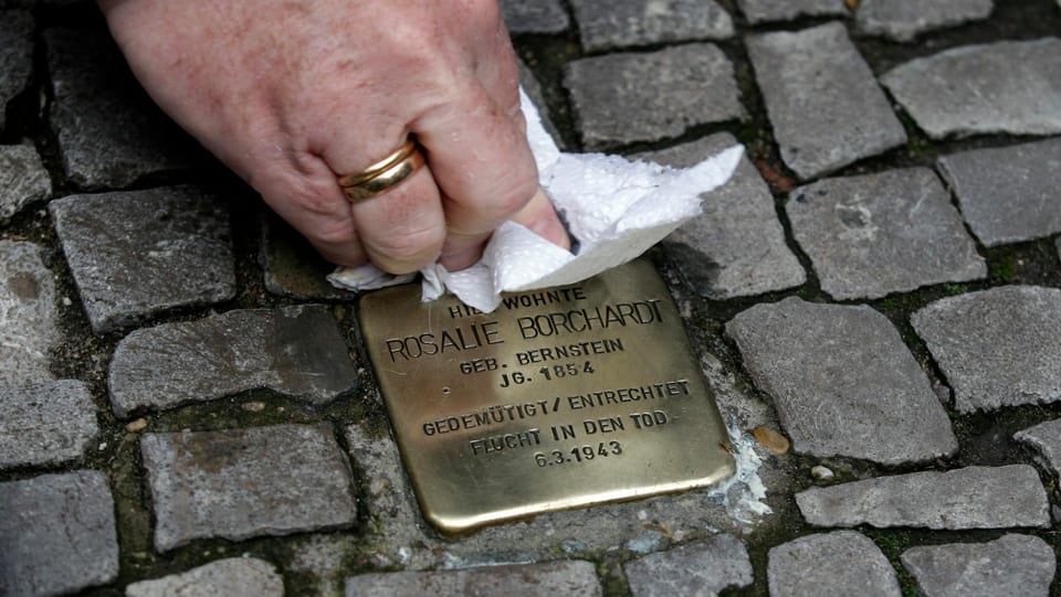 Über die Geschichte stolpern - Auch Schweizer «Stolpersteine» sollen an ...