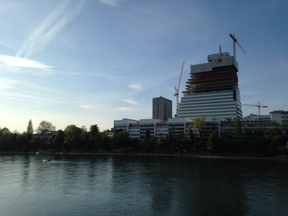 Basel Baselland - Roche darf zweiten Turm bauen - News - SRF