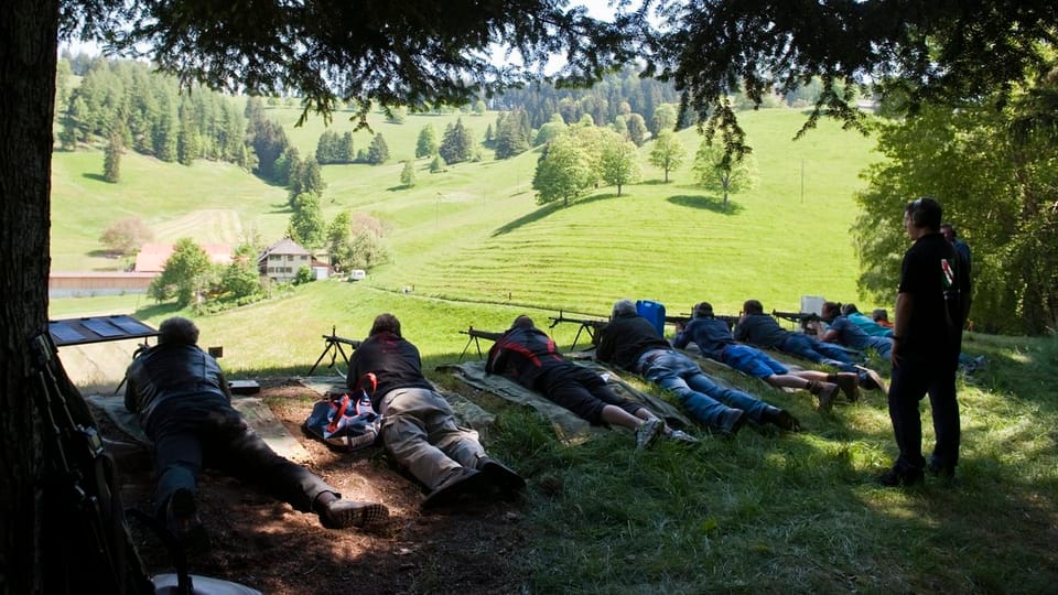 Übernahme von Ordonnanzwaffen - Eine uralte Tradition stirbt aus - News ...