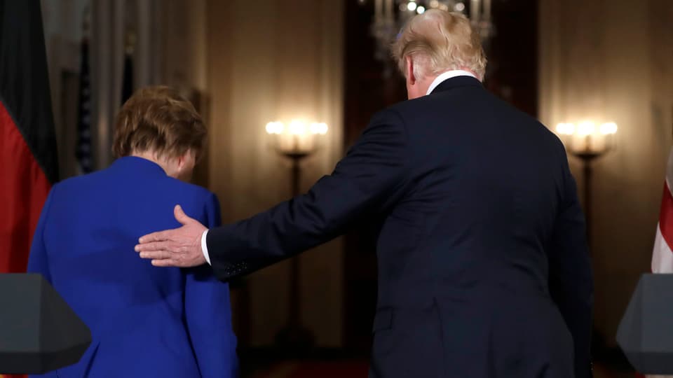 Merkel und Macron bei Trump - Der US-Präsident dominiert die Show ...