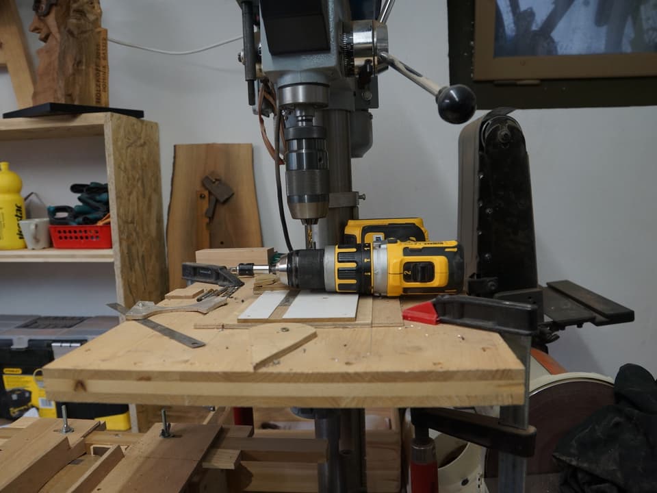 Dorfplatz - Filigran und einzigartig – Holzbrillen von Dominik Gasser ...