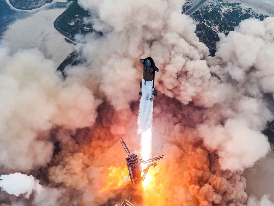 Vierter Testflug - SpaceX-Rakete Starship kehrt heil zur Erde zurück ...