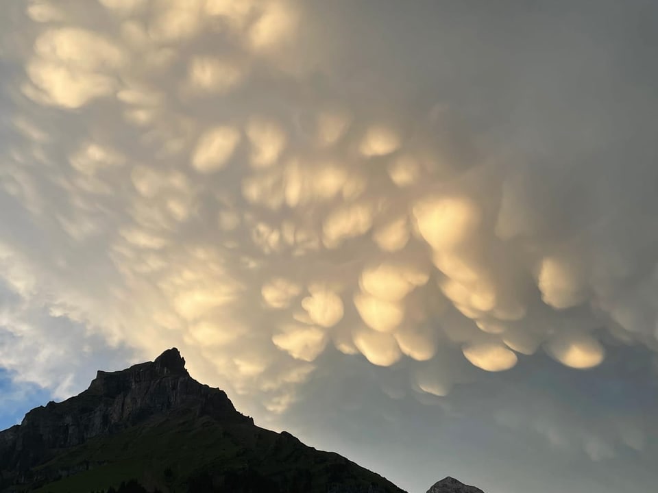 Spektakel am Himmel - Spektakuläre Mammatus-Wolken - Meteo - SRF