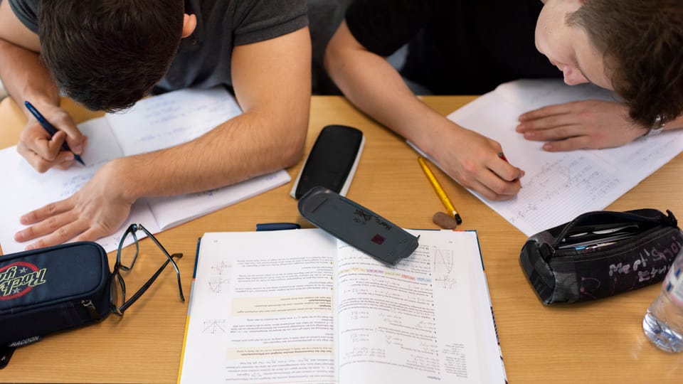 Mehr Schüler - Zwei neue Kantonsschulen im Aargau? - News - SRF