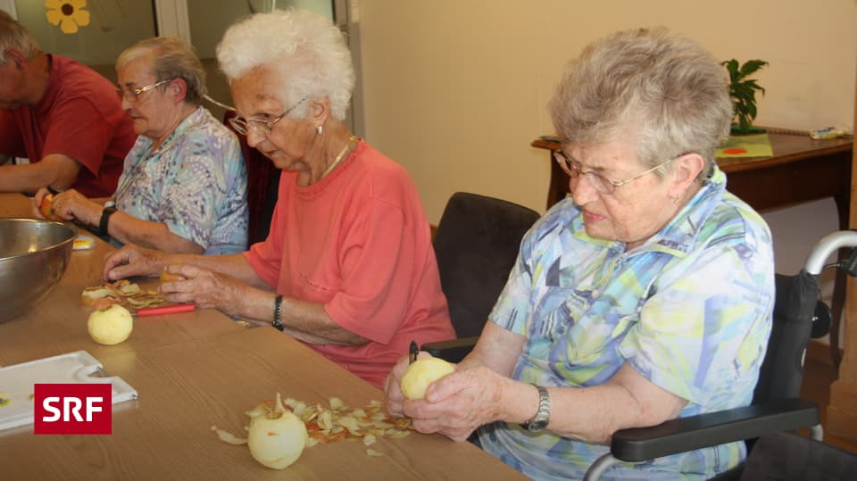 Dorfplatz - Äpfel rüsten, schnitzen und als Apfelmus geniessen - Radio ...