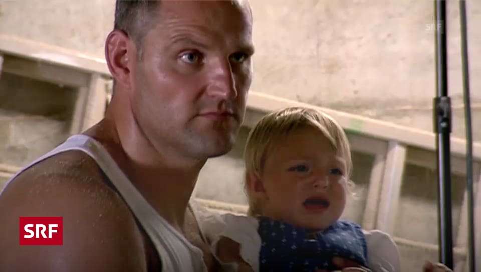 Schweiz - Nöldi Forrers Töchterchen: Im Sägemehl gefällts ihr nicht ...