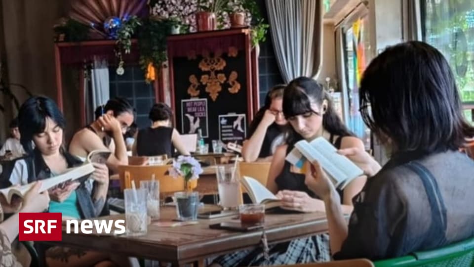 Silent-Reading-Rave in Zürich findet Anklang bei Leseratten - News - SRF